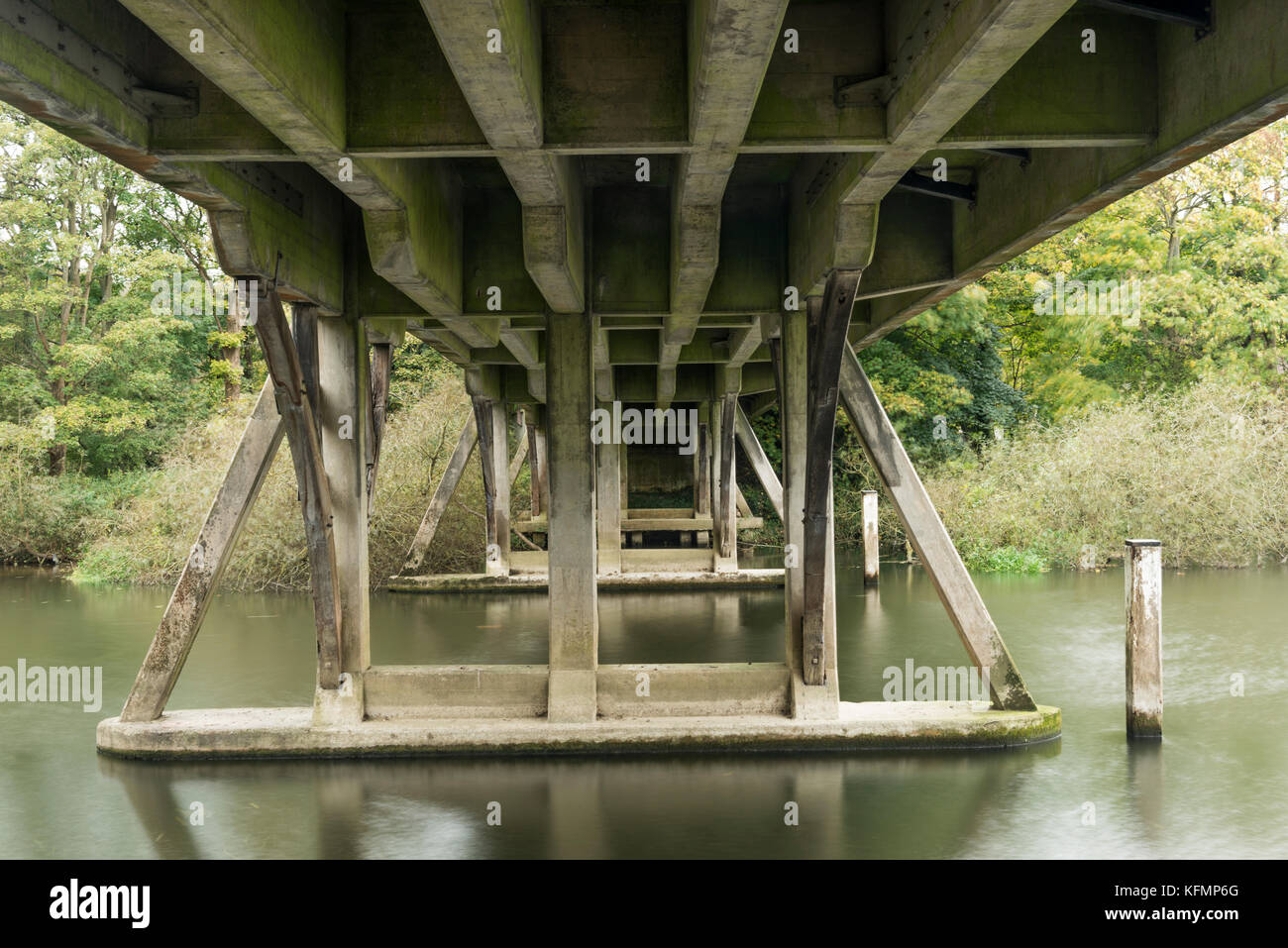 Goring bridge over the thames Stock Photo - Alamy