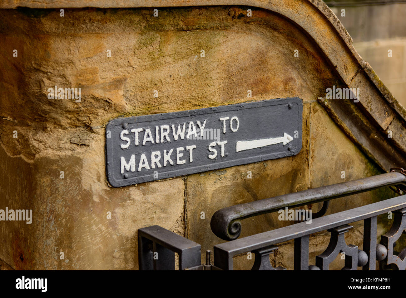 stairway to market street sign in edinburgh scotland Stock Photo - Alamy