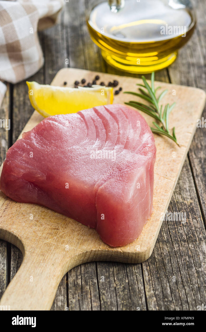 Delicious sliced tuna steak hi-res stock photography and images - Alamy