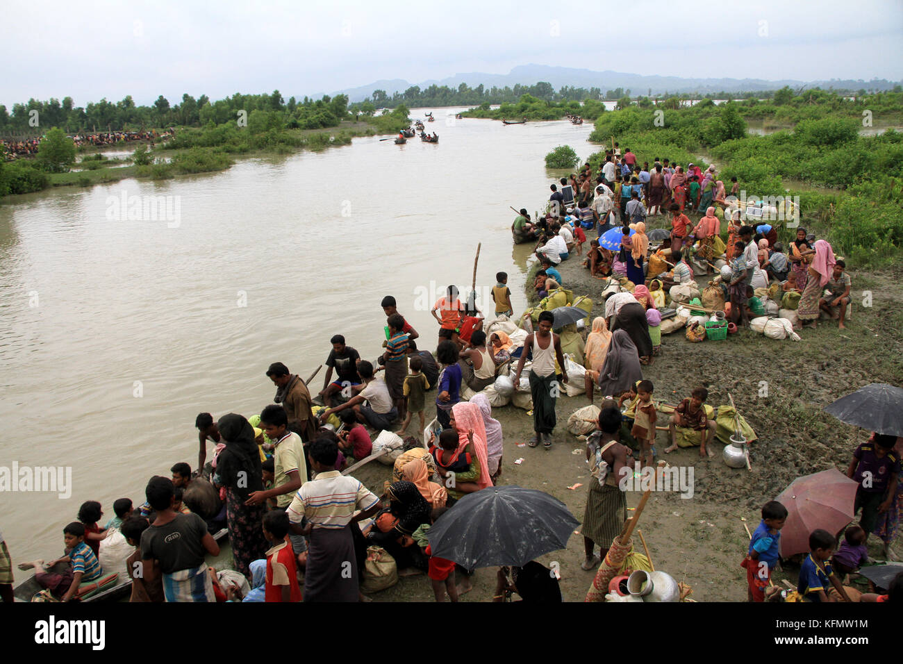 Myanmar: Rohingya refugees fleeing military operation in Myanmar’s ...