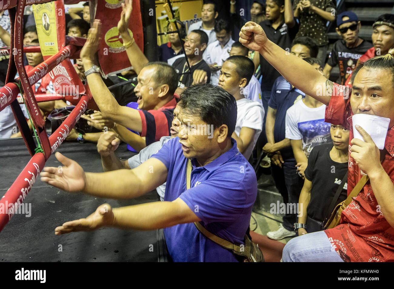 Male spectators hi-res stock photography and images - Alamy
