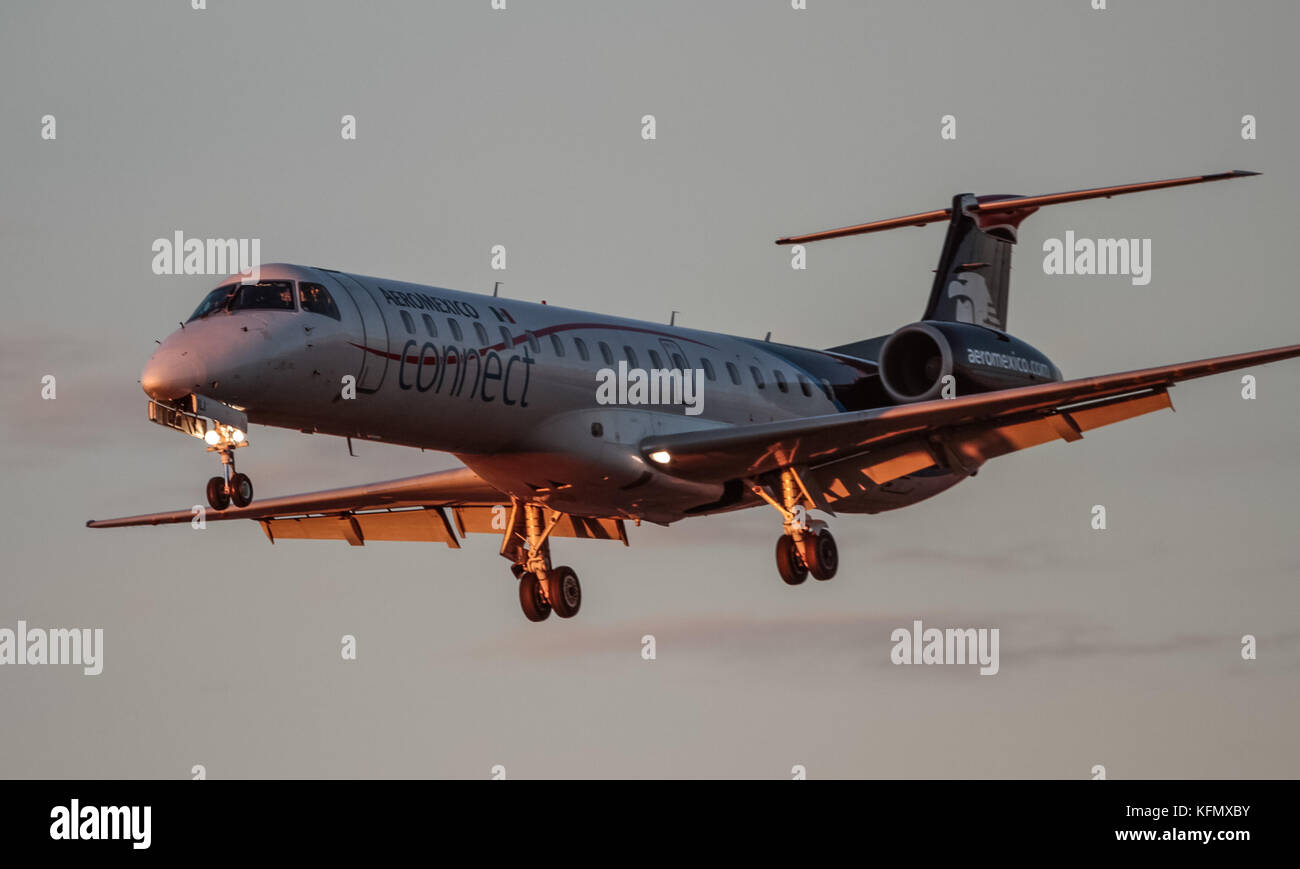 Avion aero mexico hi-res stock photography and images - Alamy