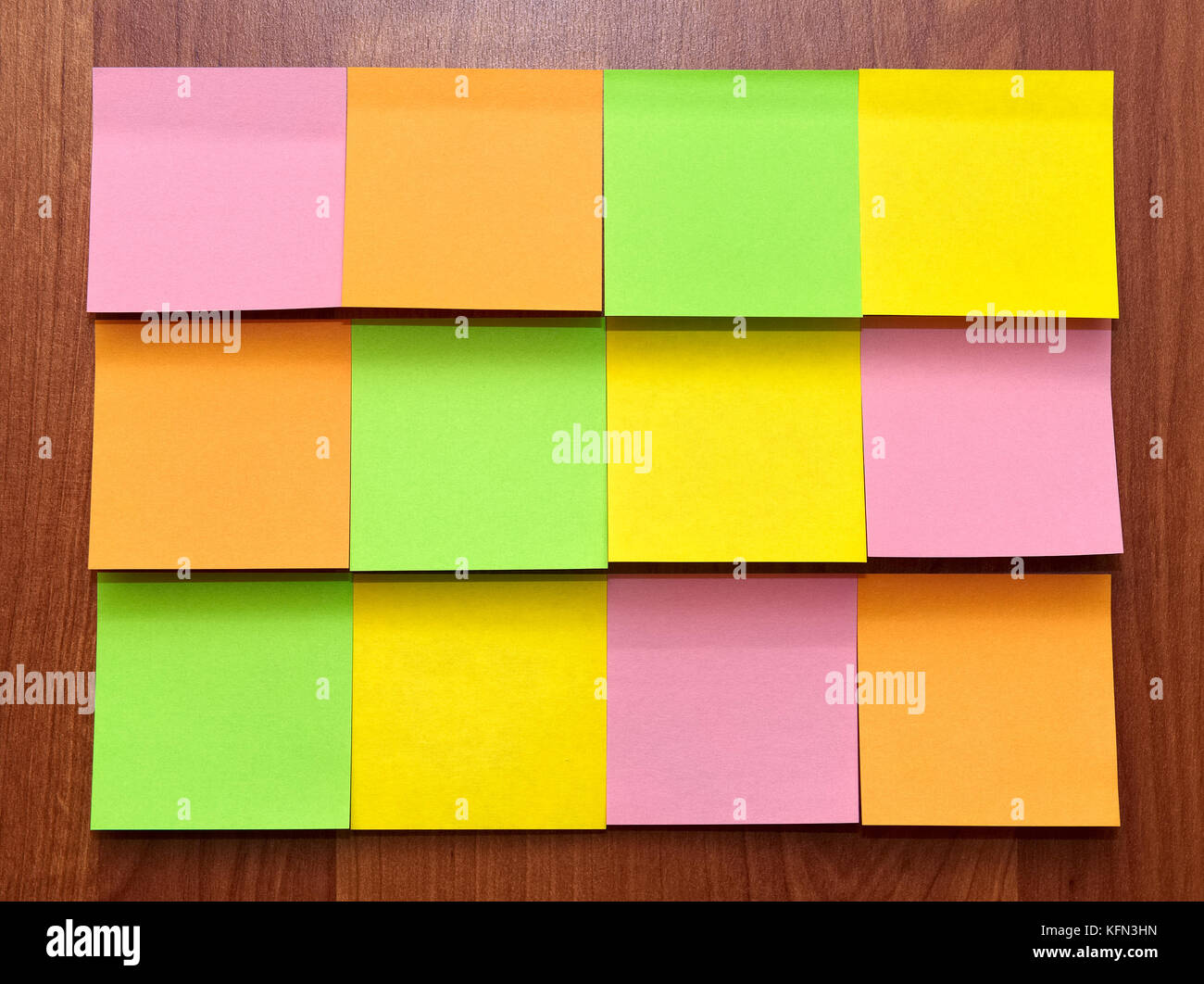 Color blank sticky notes on wood board Stock Photo - Alamy