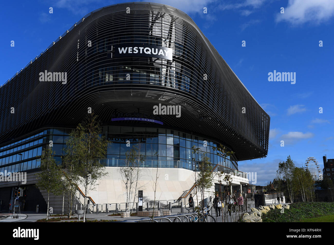 Southampton city centre shopping hi-res stock photography and images ...