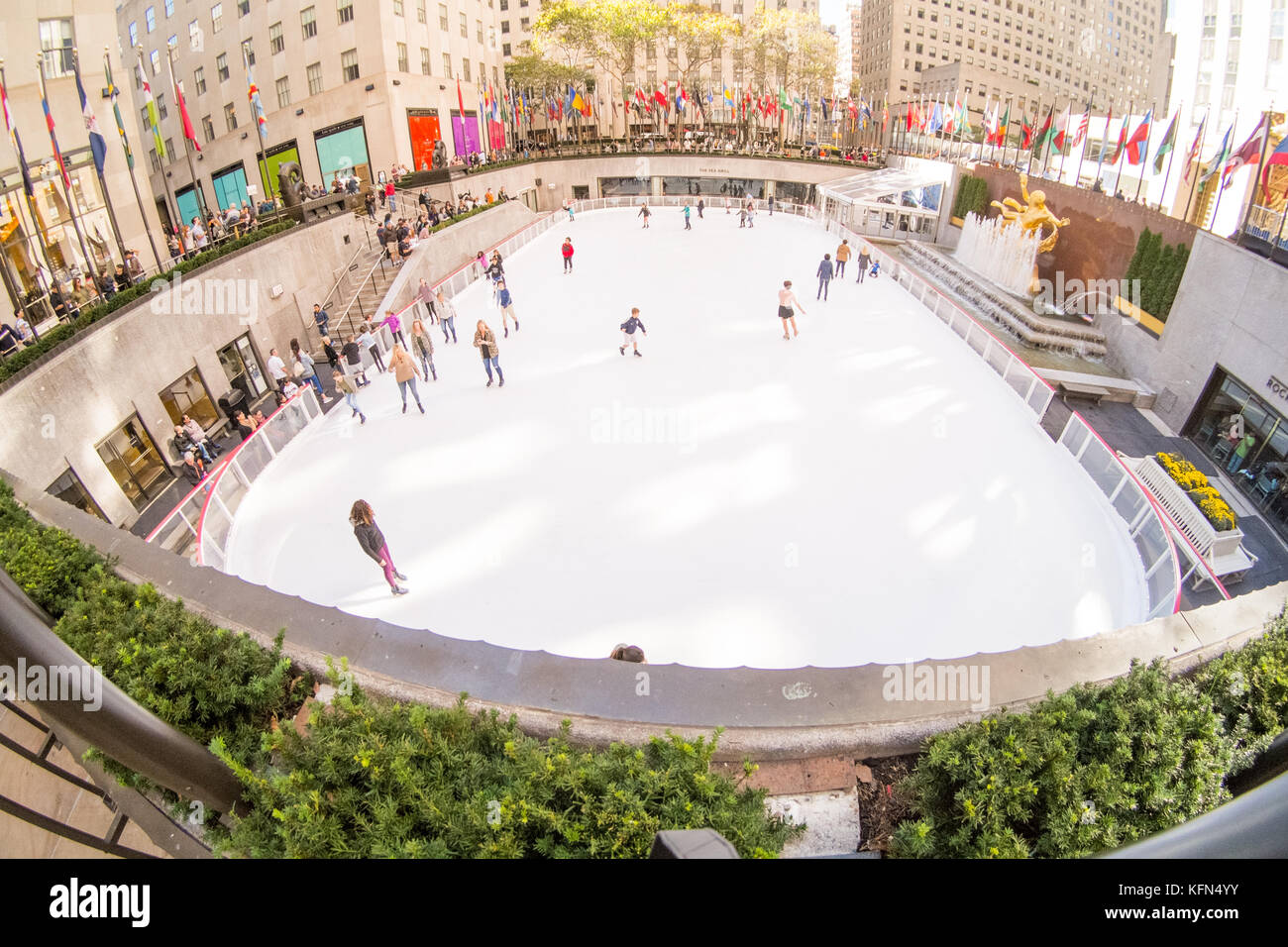 Rockerfeller center new york nyc skating hi-res stock photography and ...