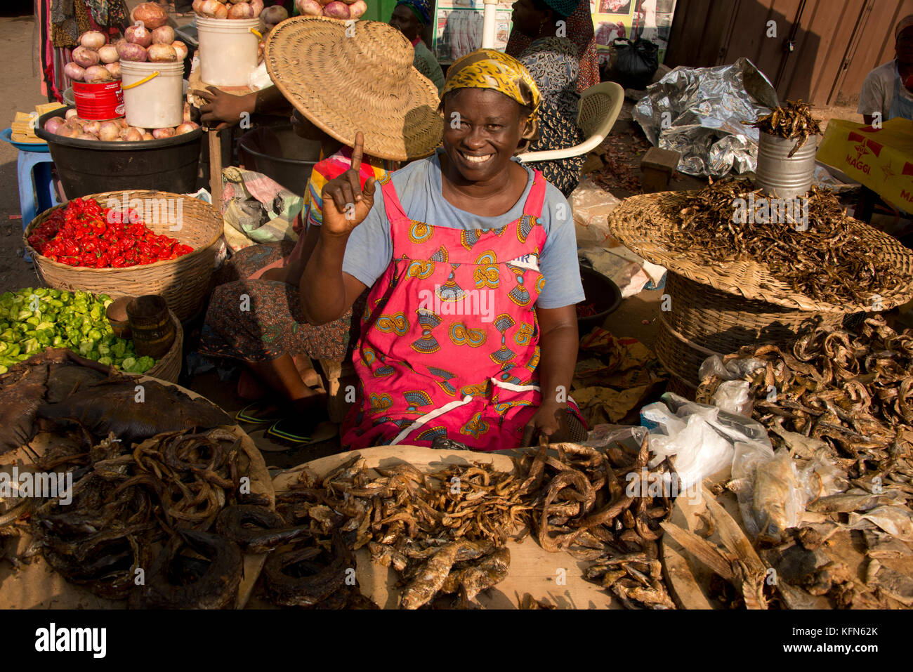 Seller in Ghanaian market Stock Photo - Alamy