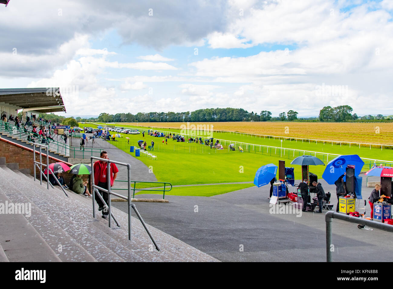 On course horse racing bookmakers hi-res stock photography and images ...