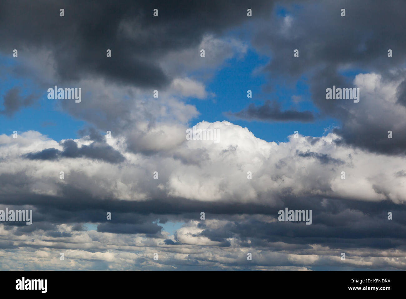 Dunkle wolken hi-res stock photography and images - Alamy
