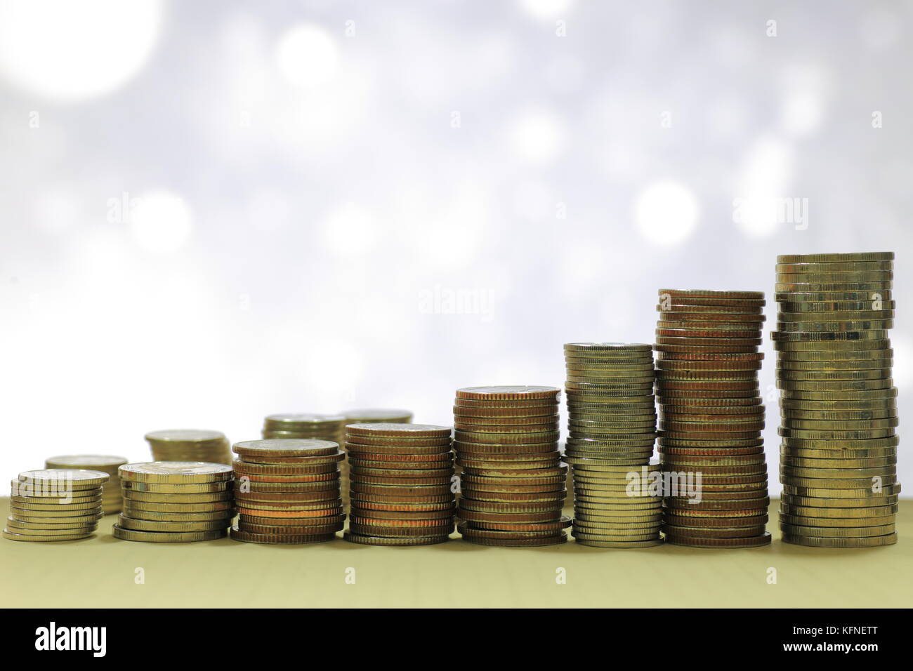 Coin stack in increasing graph pattern. Business growth concept Stock ...