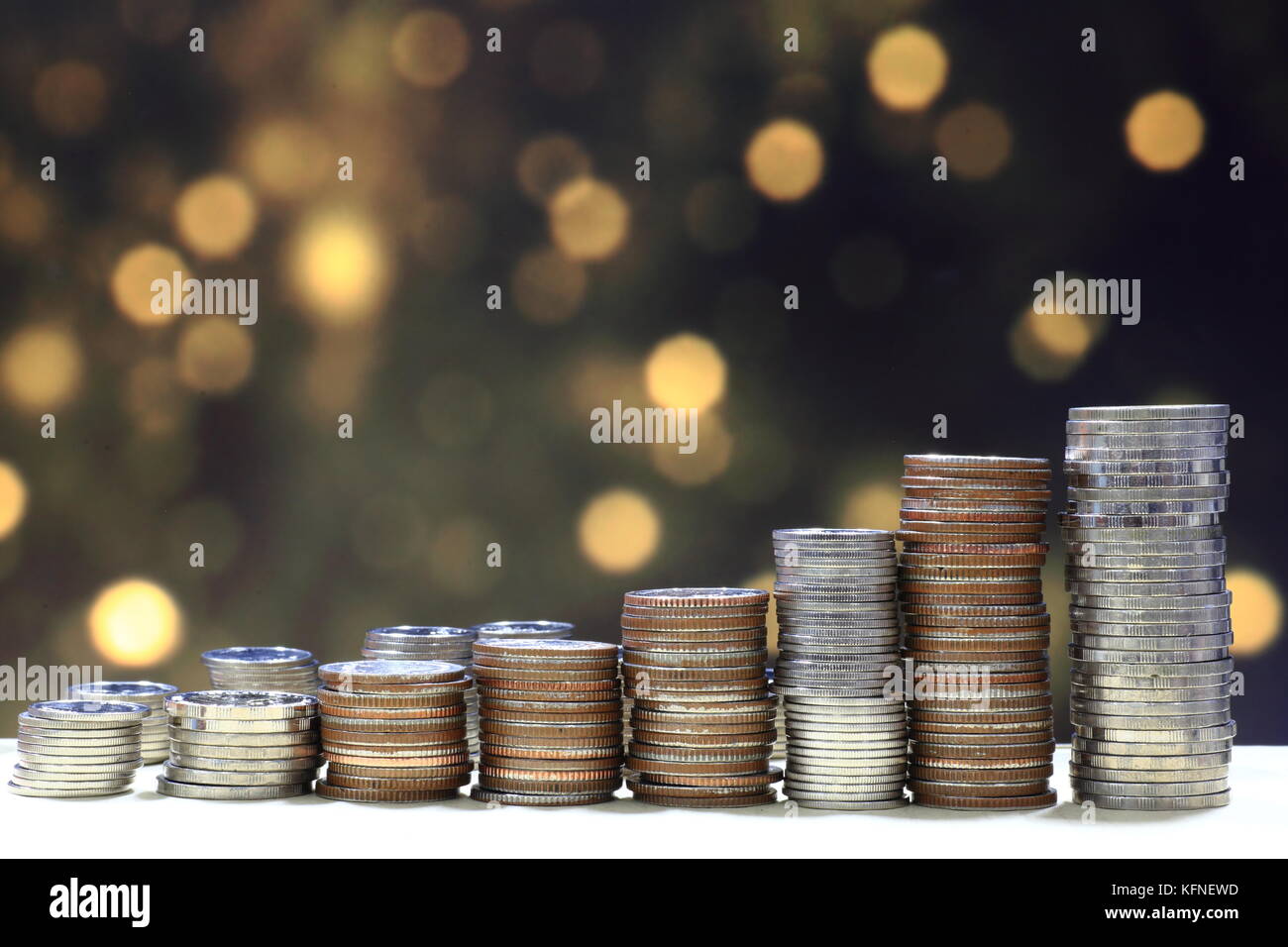 Coin stack in increasing graph pattern. Business growth concept Stock ...
