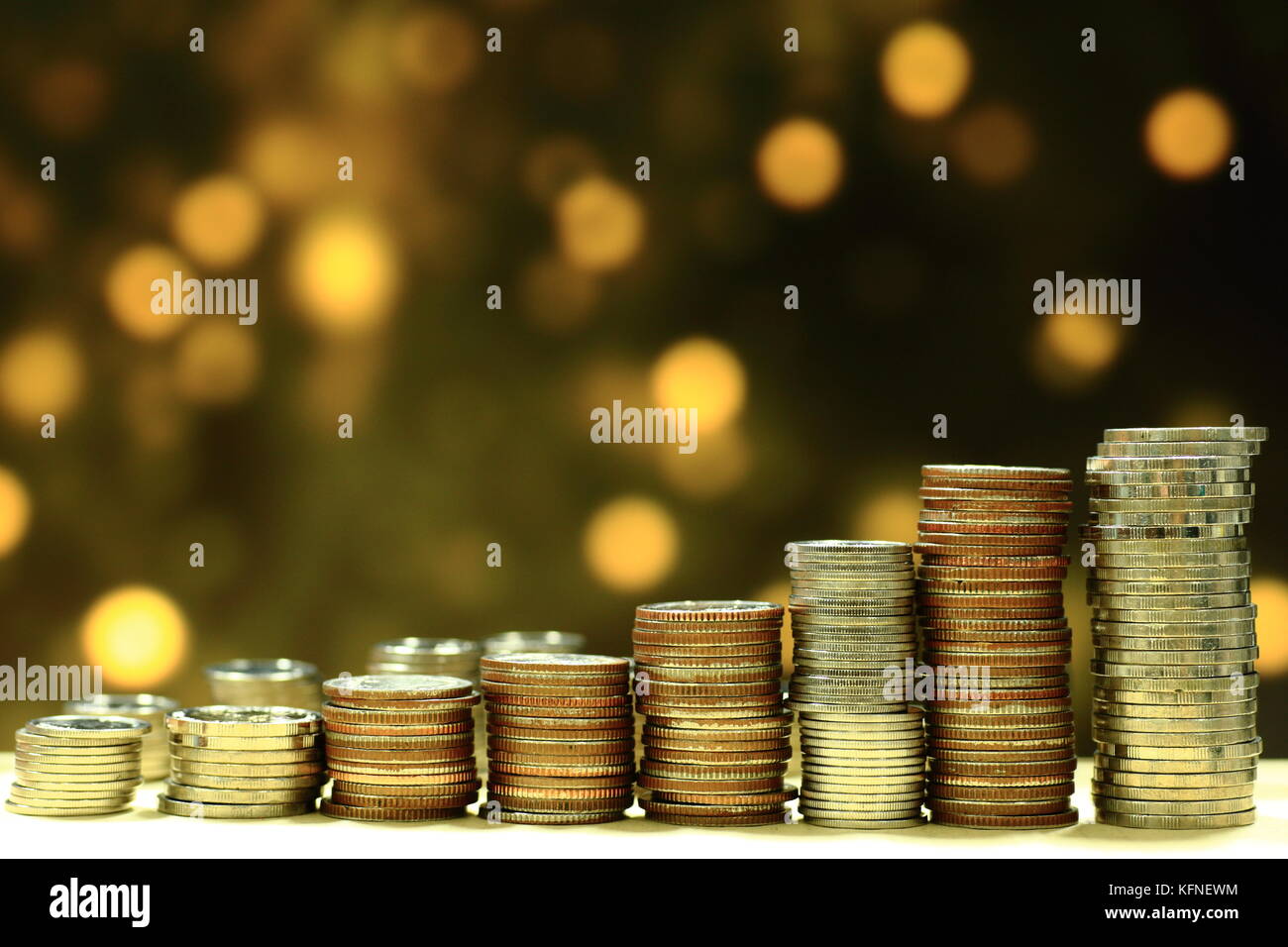 Coin stack in increasing graph pattern. Business growth concept Stock ...