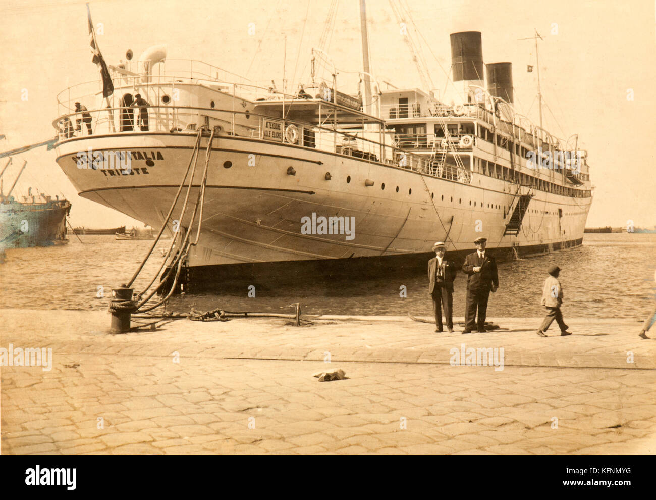 1920s cruise ship hi-res stock photography and images - Alamy