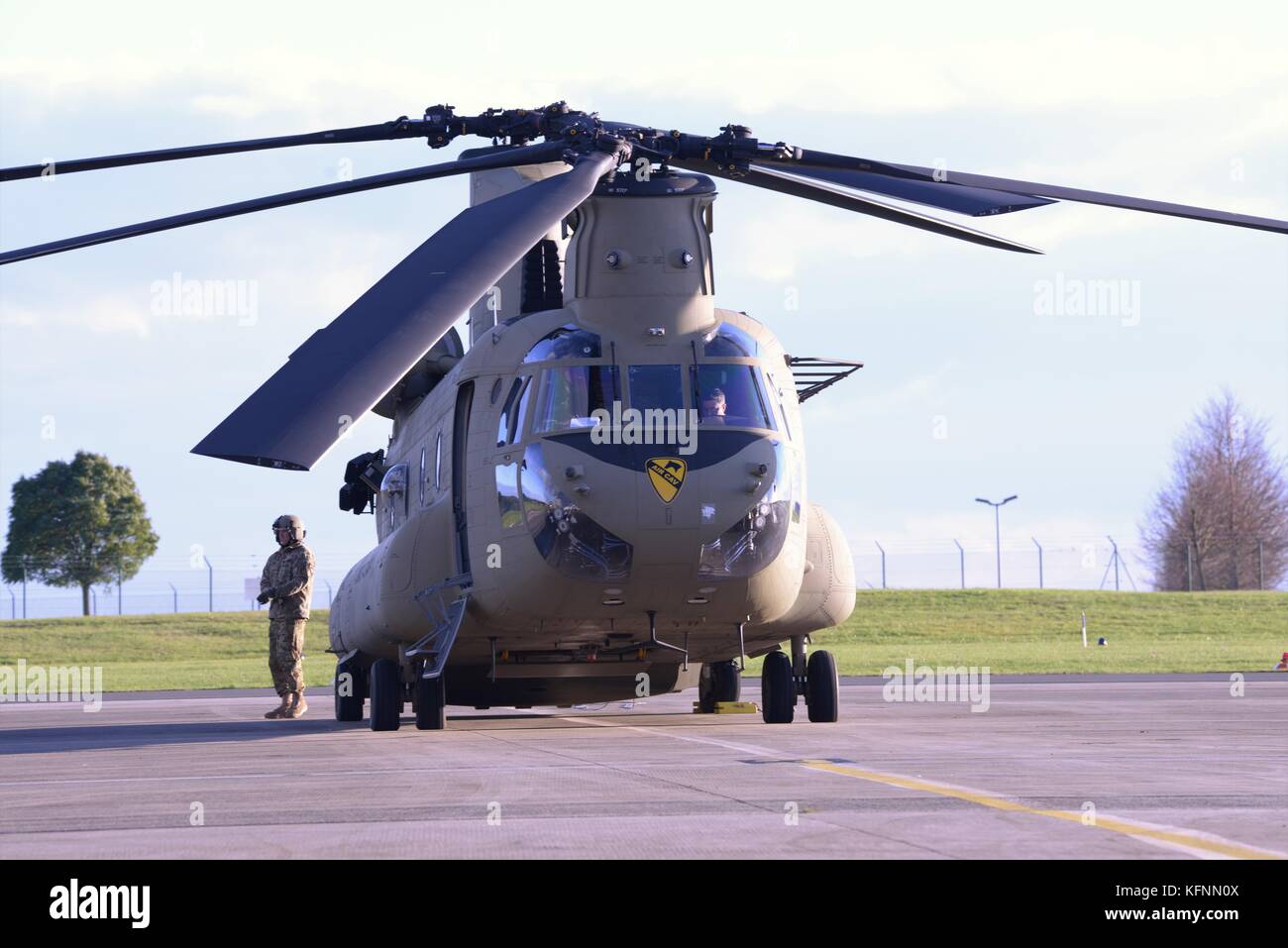 Ch 47 chinook helicopter hi-res stock photography and images - Alamy