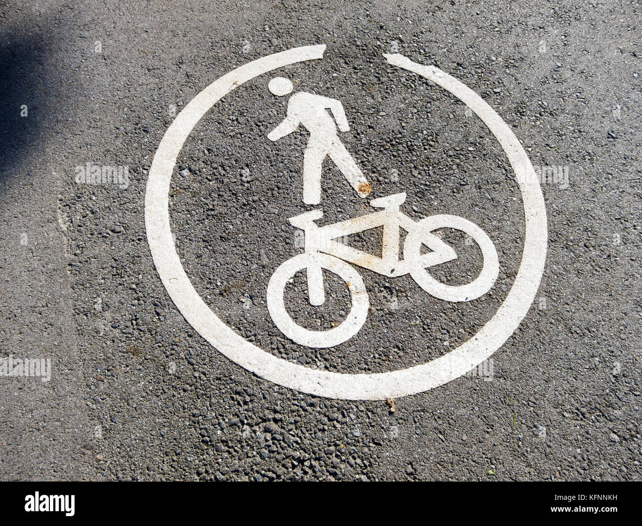 Pedestrian walking symbols symbol hi-res stock photography and images ...