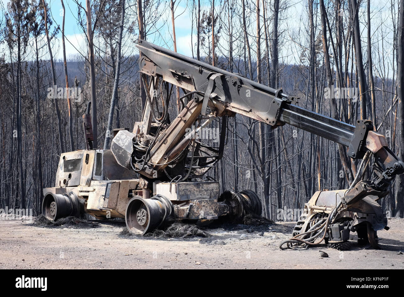 Burnt out lorry hi-res stock photography and images - Alamy