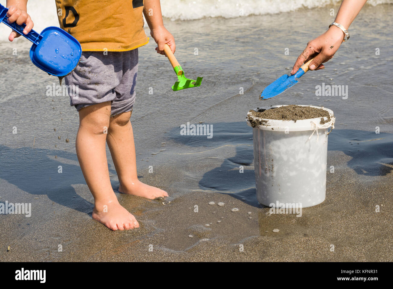 Kids playing with tools hi-res stock photography and images - Alamy