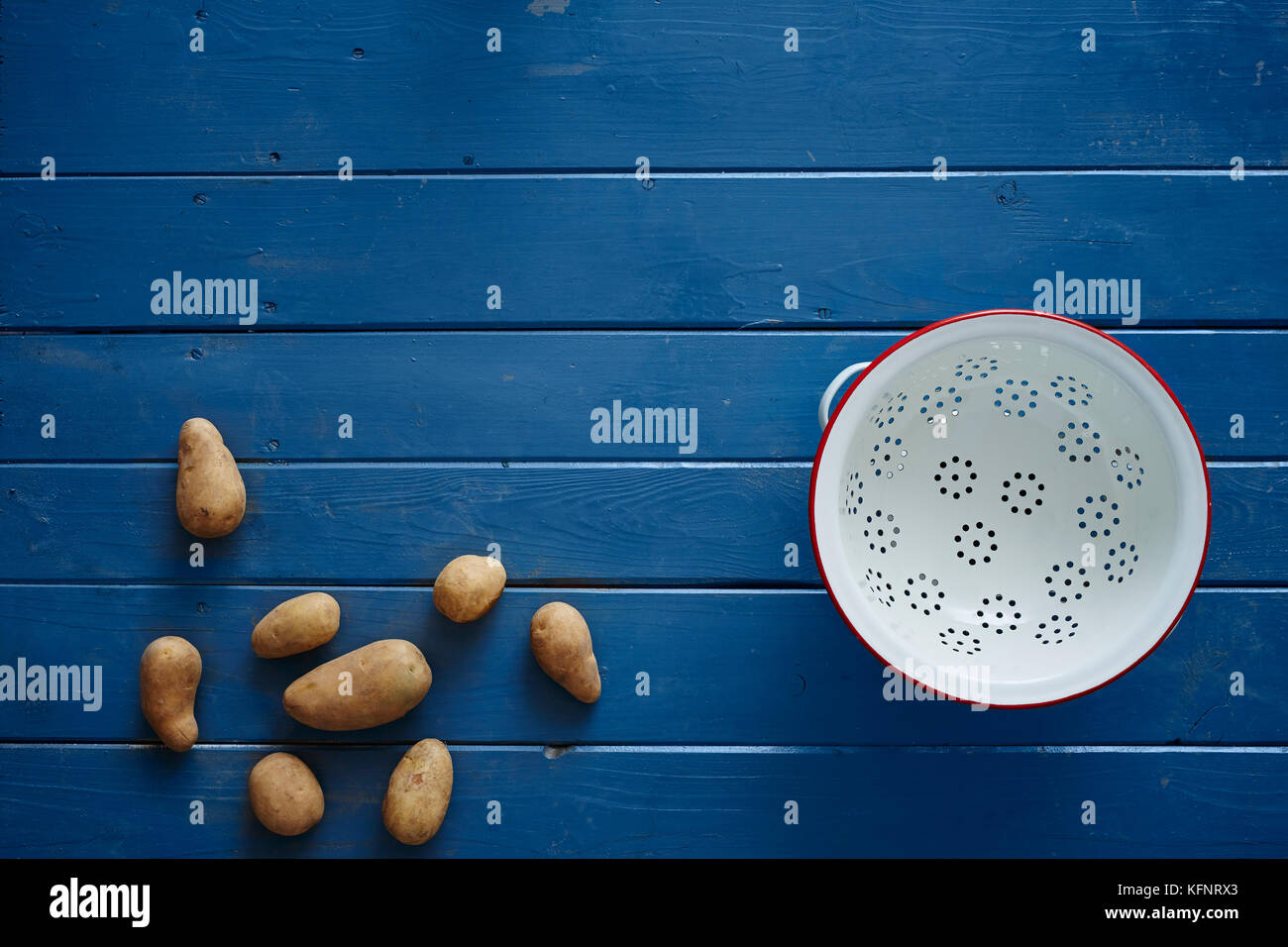 Blue sieve hi-res stock photography and images - Alamy