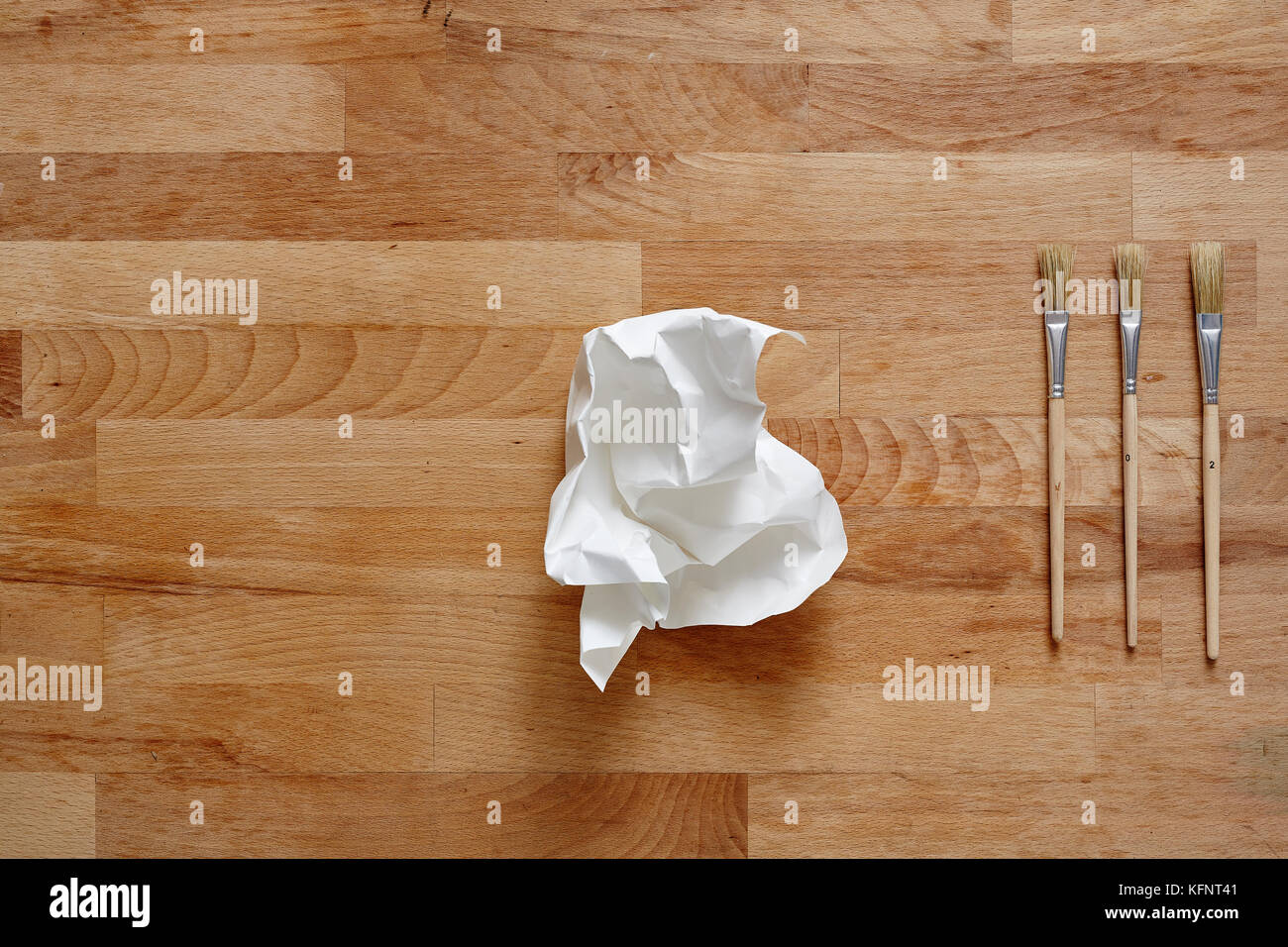 artist crumbled up sheet of paper Stock Photo - Alamy