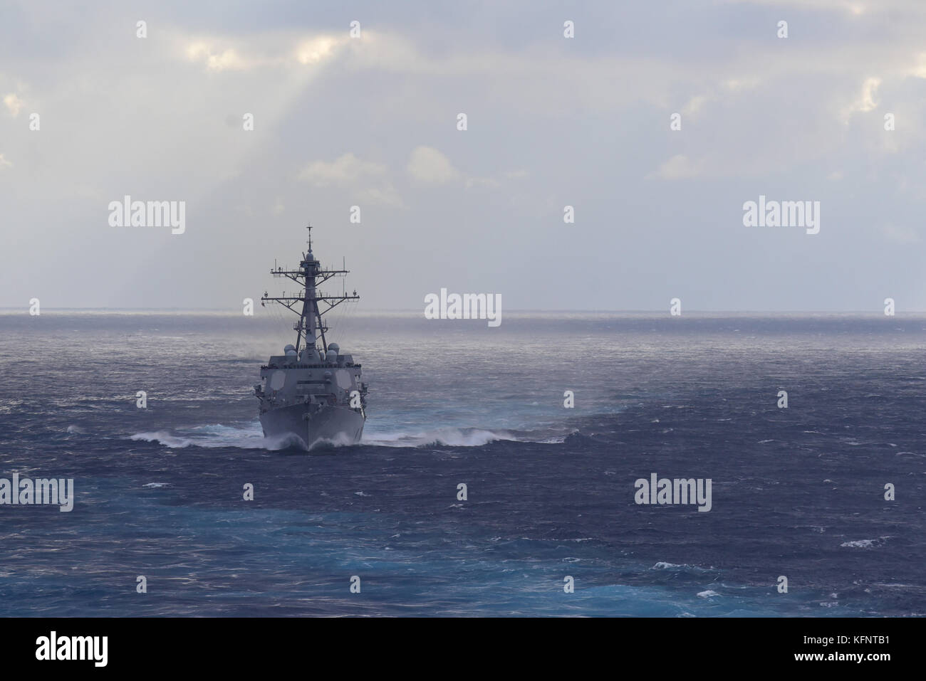 USS Jason Dunham (DDG 109) transits the Atlantic Ocean Stock Photo - Alamy
