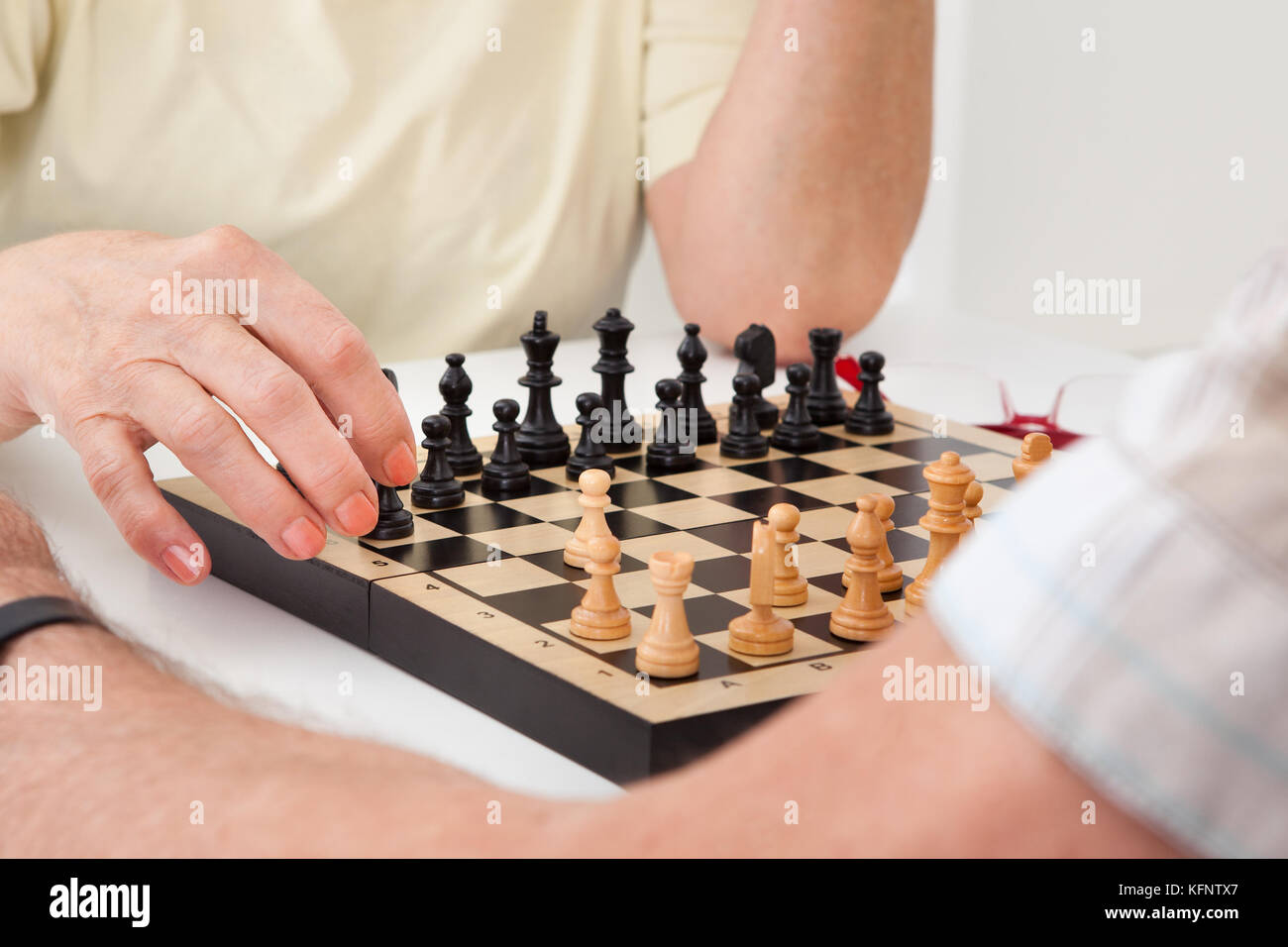 Woman playing chess hi-res stock photography and images - Alamy