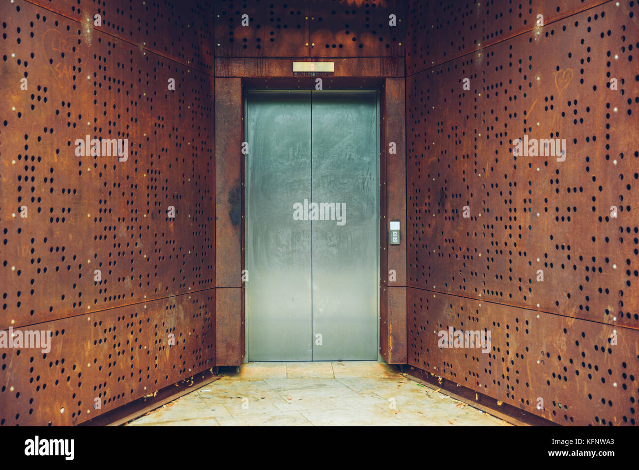 Sheet metal paneling hi-res stock photography and images - Alamy