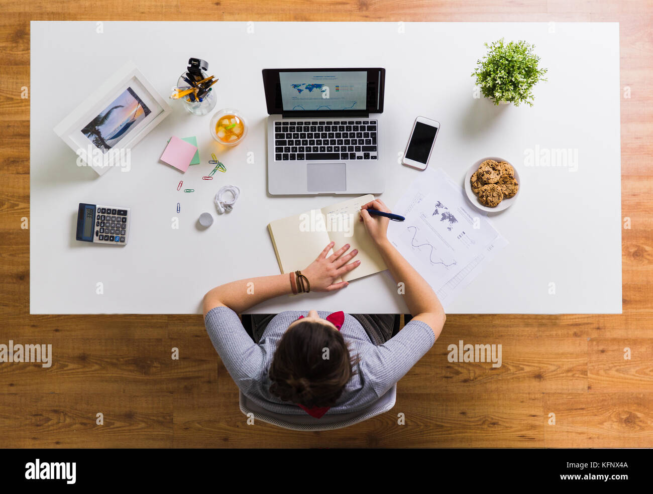 Businesswoman work laptop writing hi-res stock photography and images ...