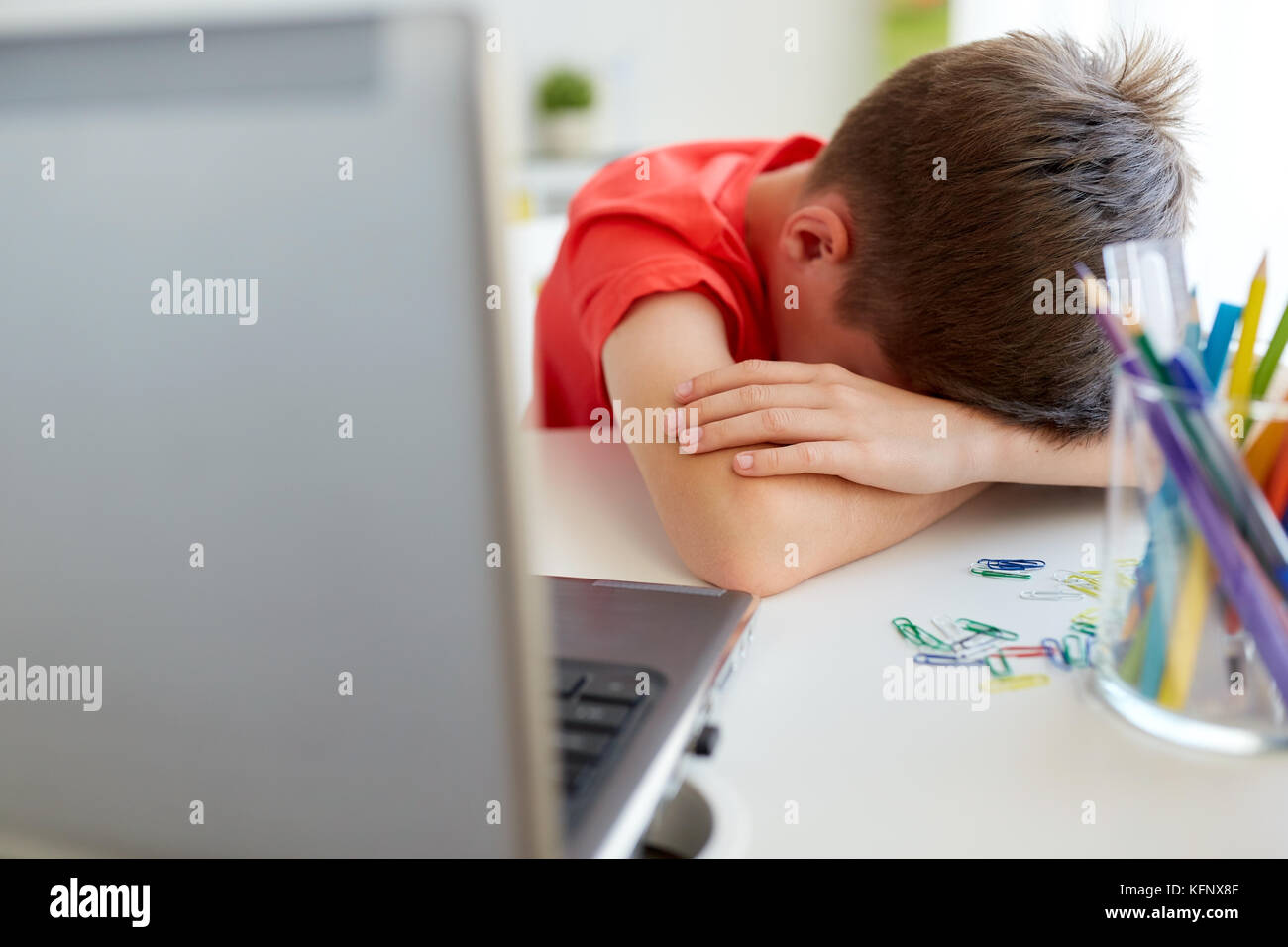 Teen boy computer sad hi-res stock photography and images - Alamy