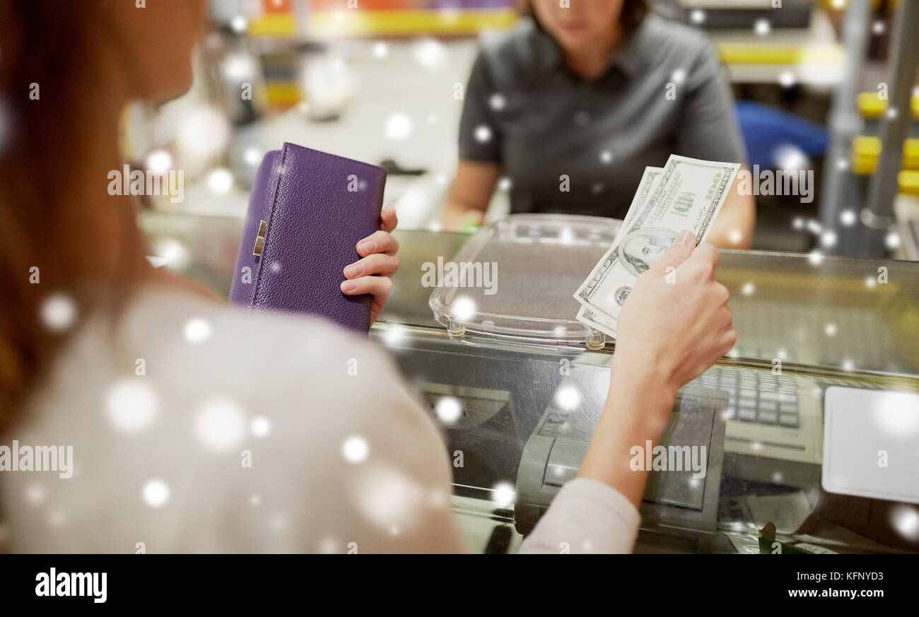 Cashier supermarket hi-res stock photography and images - Alamy