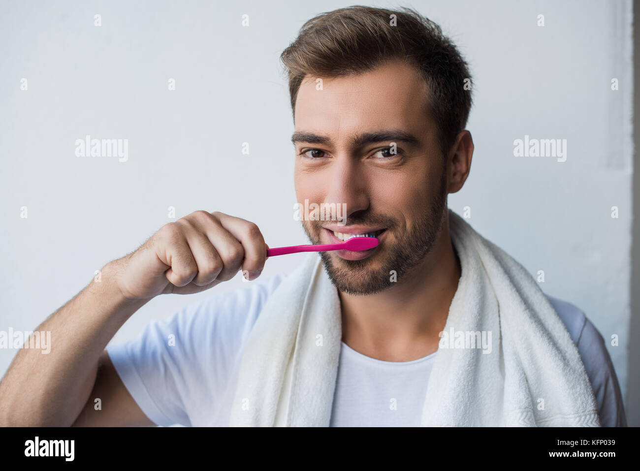 man brushing teeth Stock Photo - Alamy