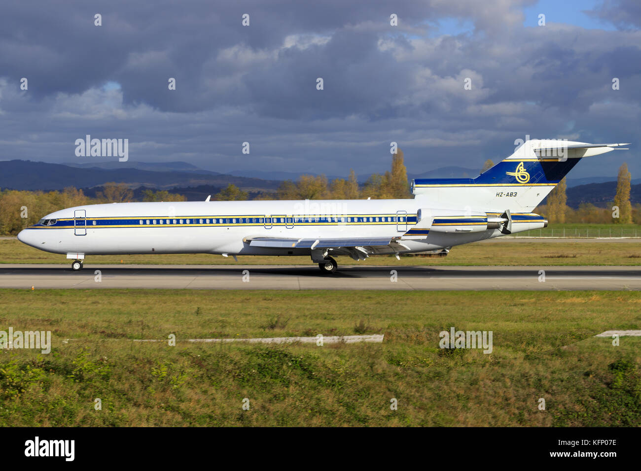 Boeing 727 cockpit hi-res stock photography and images - Alamy