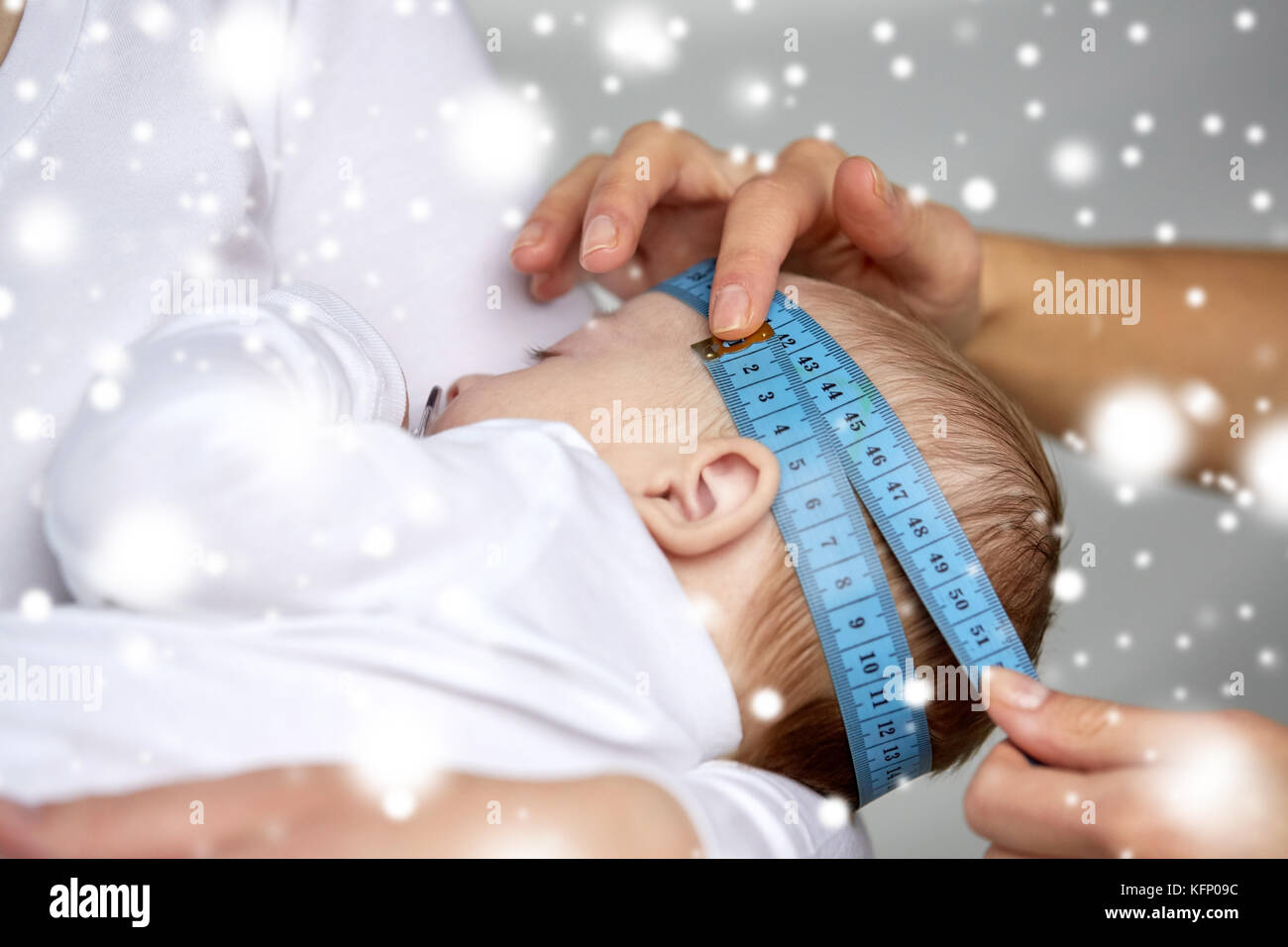 close up of hands with tape measuring baby head Stock Photo - Alamy