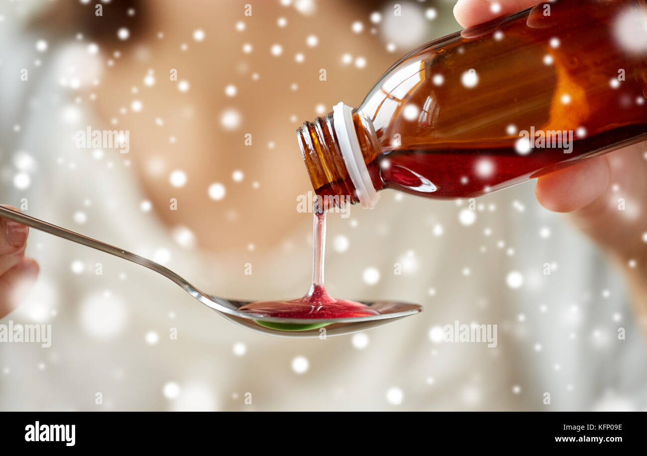 woman pouring medication from bottle to spoon Stock Photo - Alamy