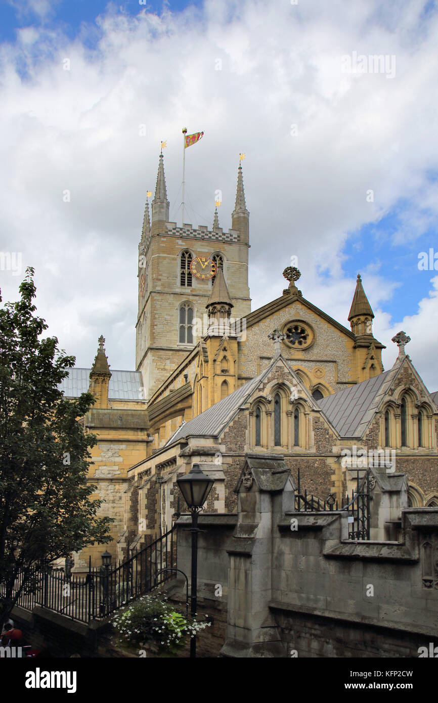 southwark cathedral london Stock Photo - Alamy