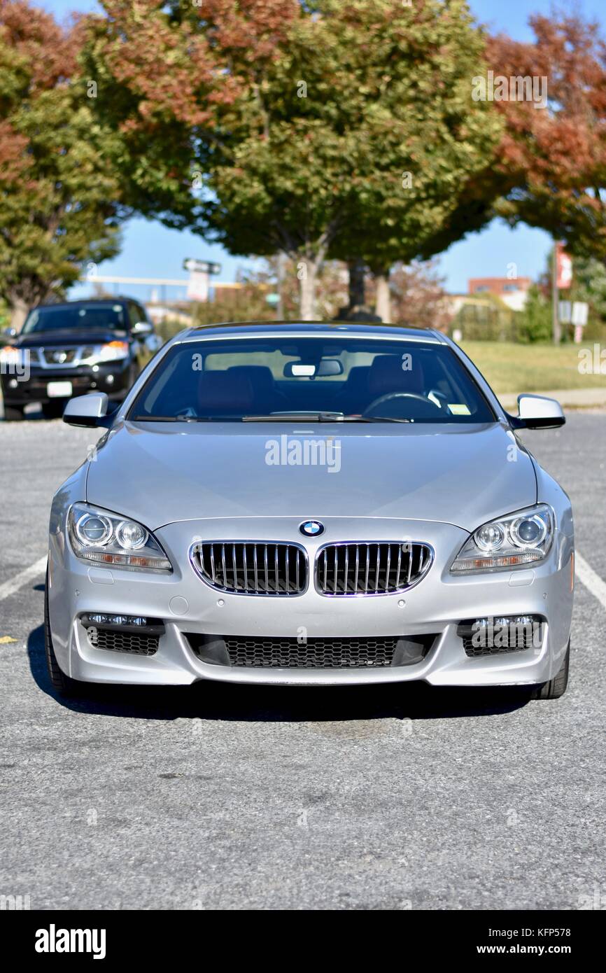 Silver car grill hi-res stock photography and images - Alamy