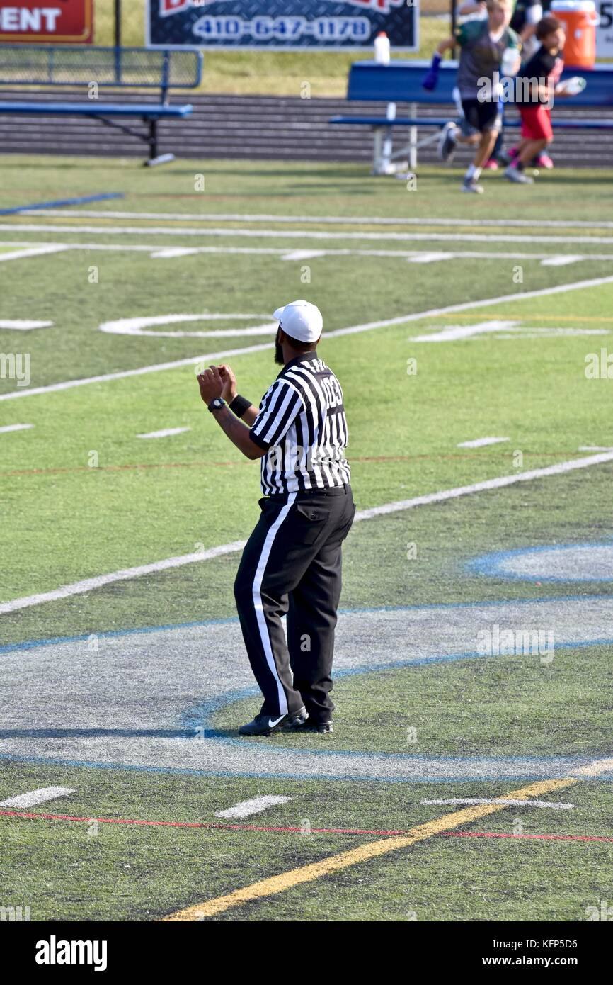 Football referee making a call Stock Photo - Alamy