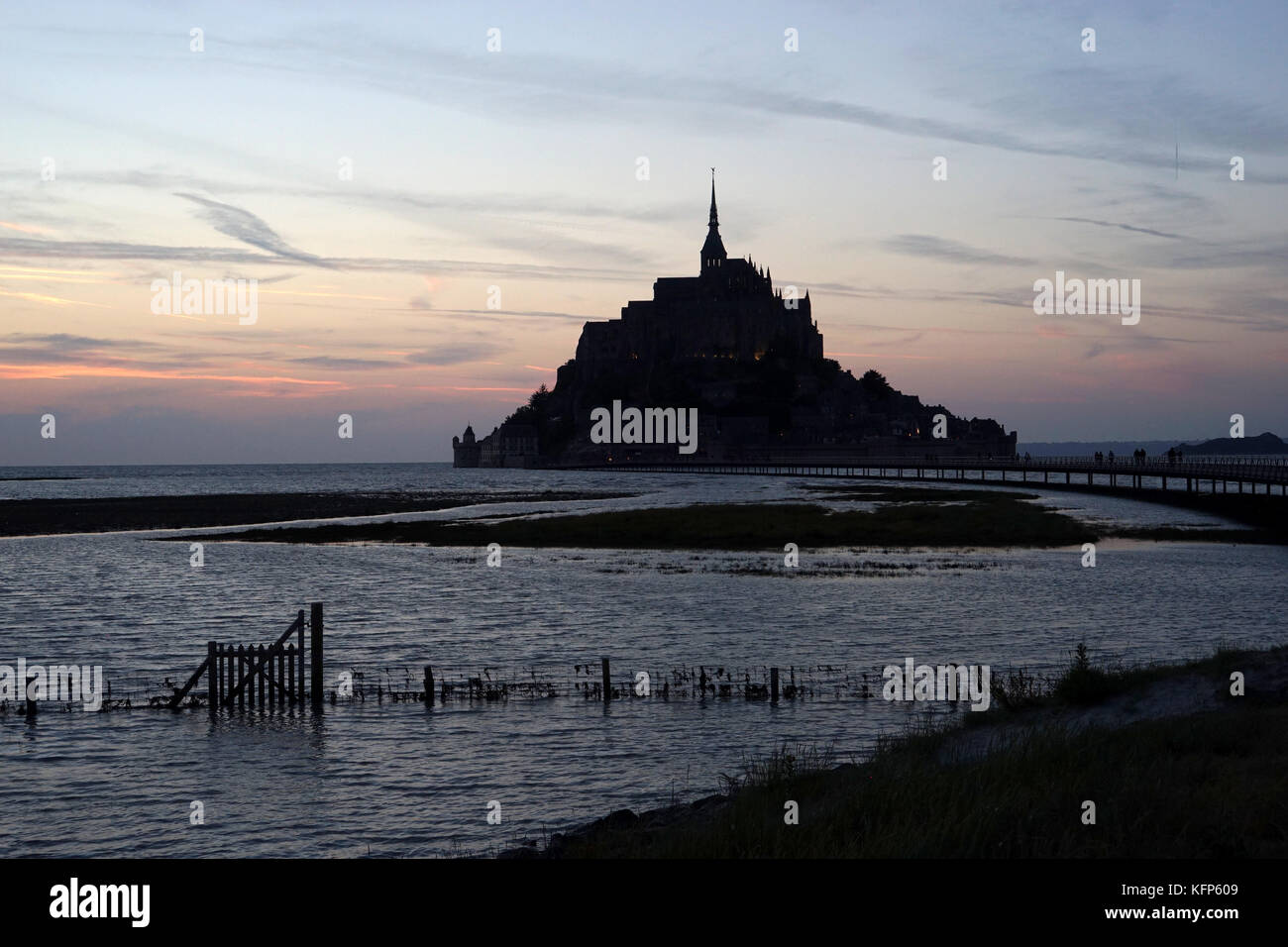 Mont saint michel high tide hi-res stock photography and images - Alamy