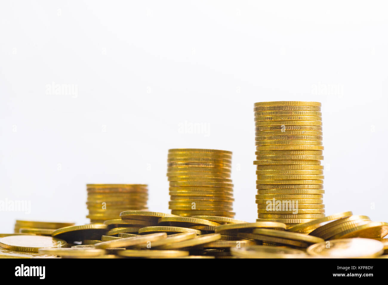 Savings, increasing columns of gold coins, piles of gold coins arranged ...