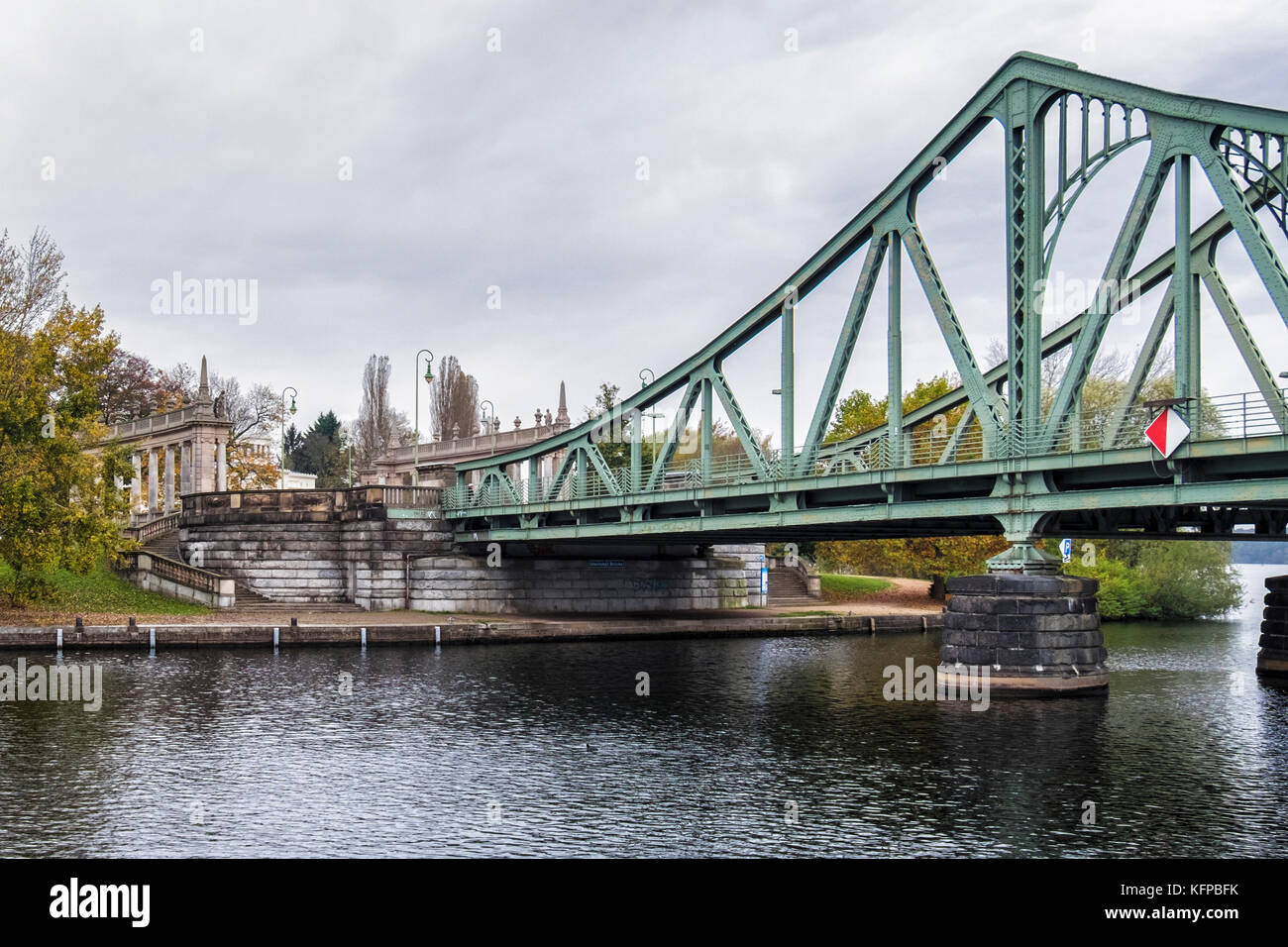 Suspended sculptures hi-res stock photography and images - Alamy
