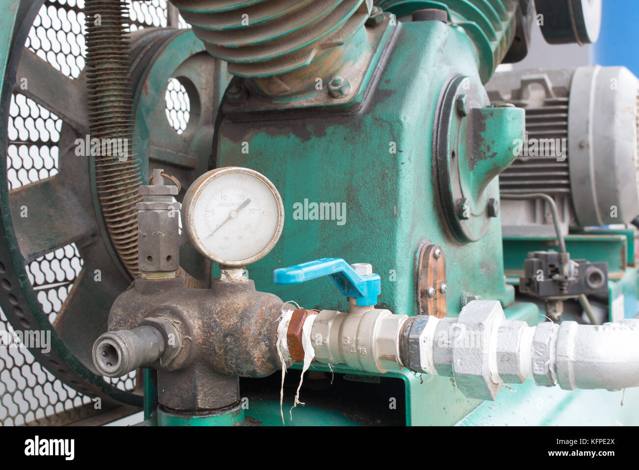 The pressure gauge, in the pneumatic system Stock Photo - Alamy