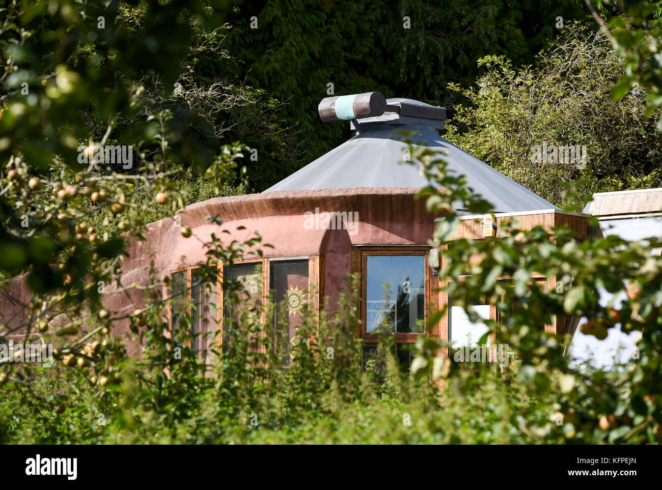 Earthship building architecture hi-res stock photography and images - Alamy