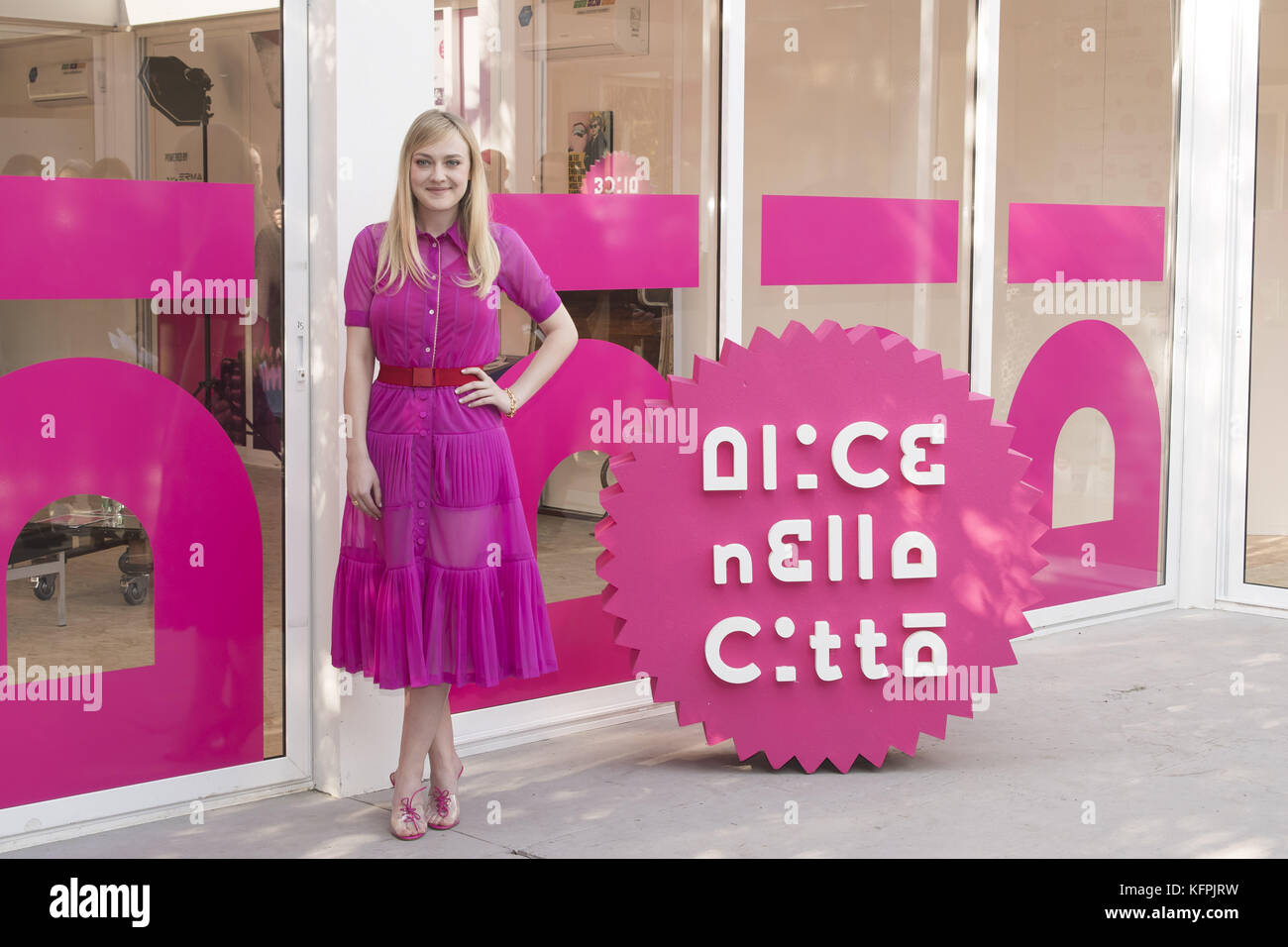 I am sam elle fanning hi-res stock photography and images - Alamy