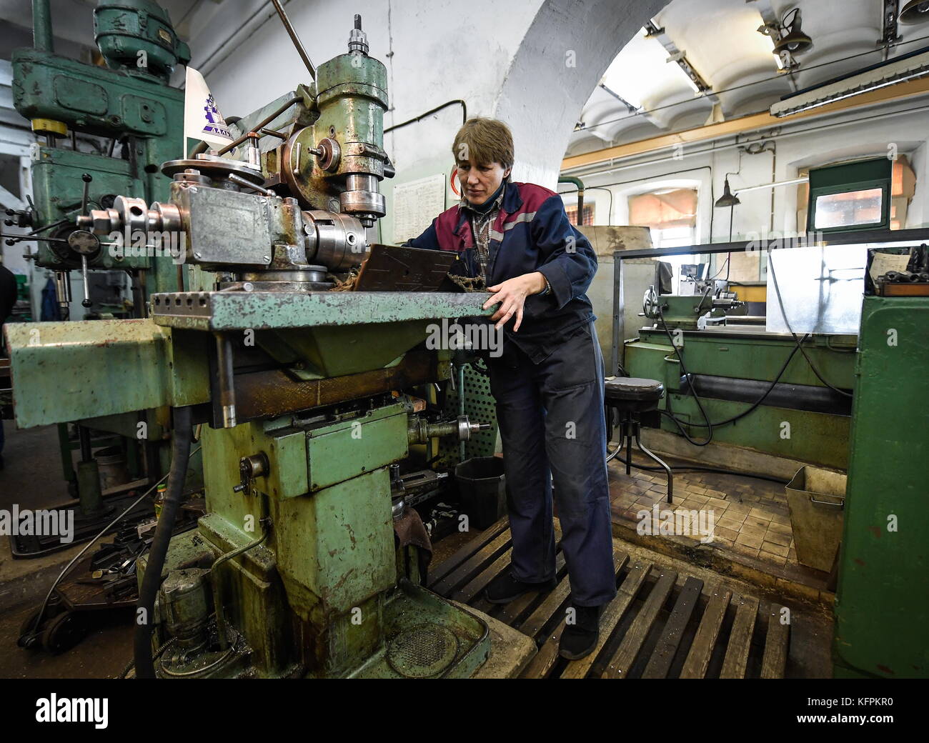 Centre Lathe Stock Photos & Centre Lathe Stock Images - Alamy
