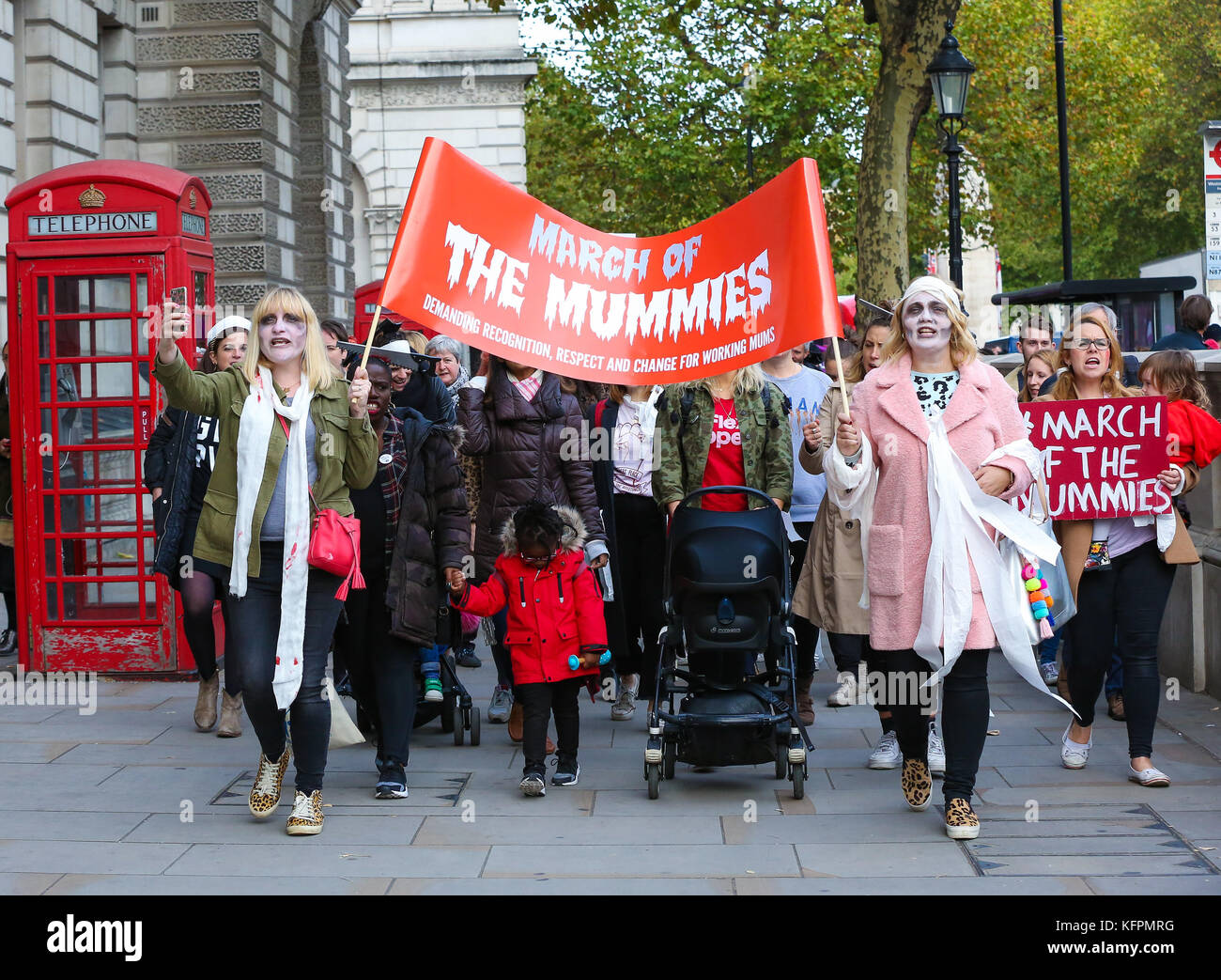 Working mothers uk hi-res stock photography and images - Alamy