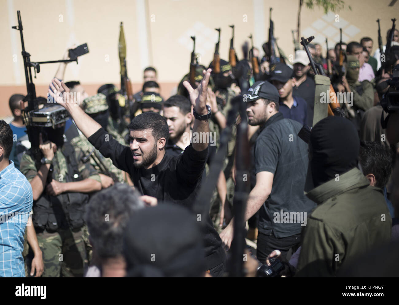 Gaza City, The Gaza Strip, Palestine. 31st Oct, 2017. Fighters of ...