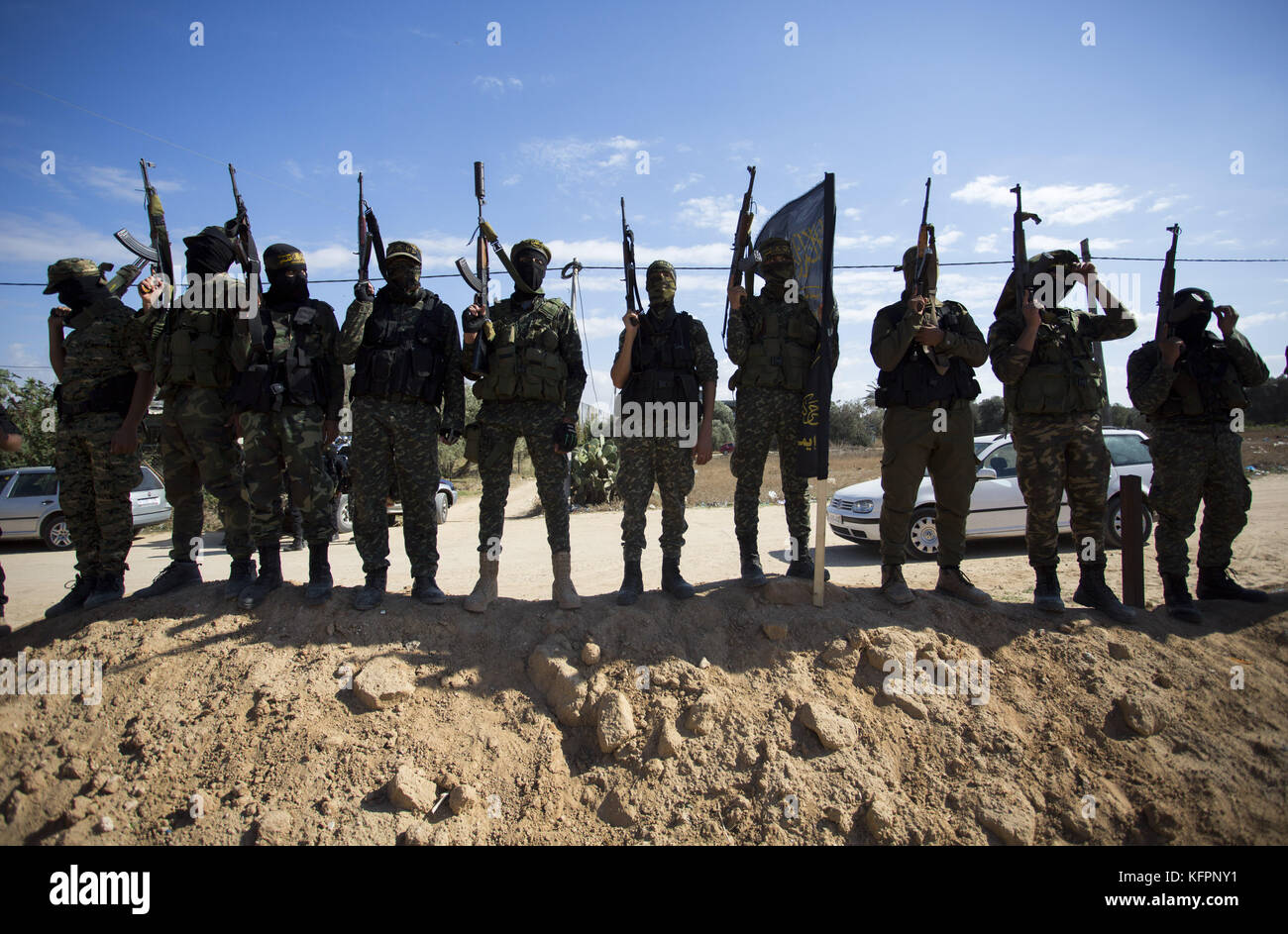 Gaza City, The Gaza Strip, Palestine. 31st Oct, 2017. Fighters of ...
