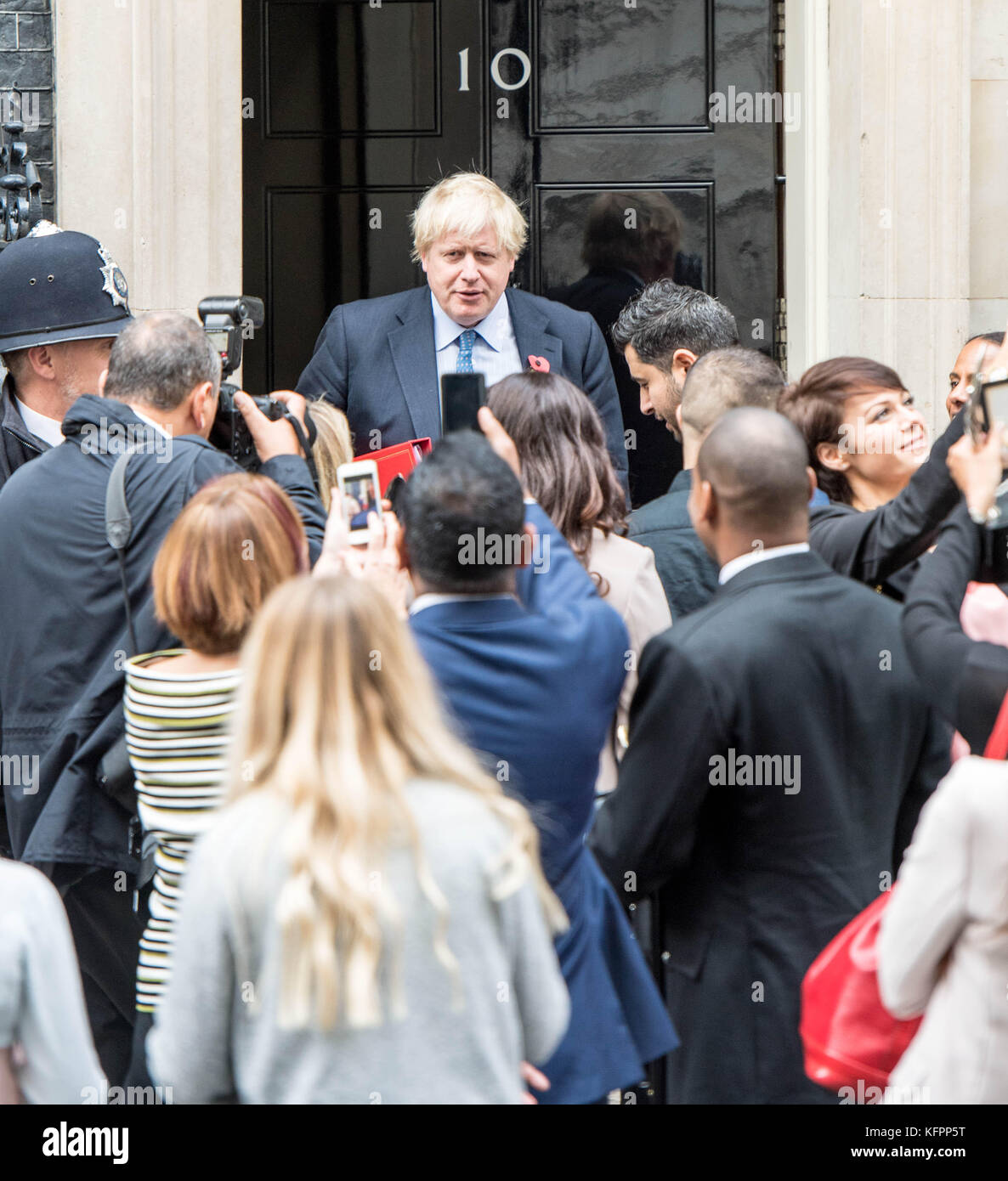 Boris johnson downing street hi-res stock photography and images - Alamy