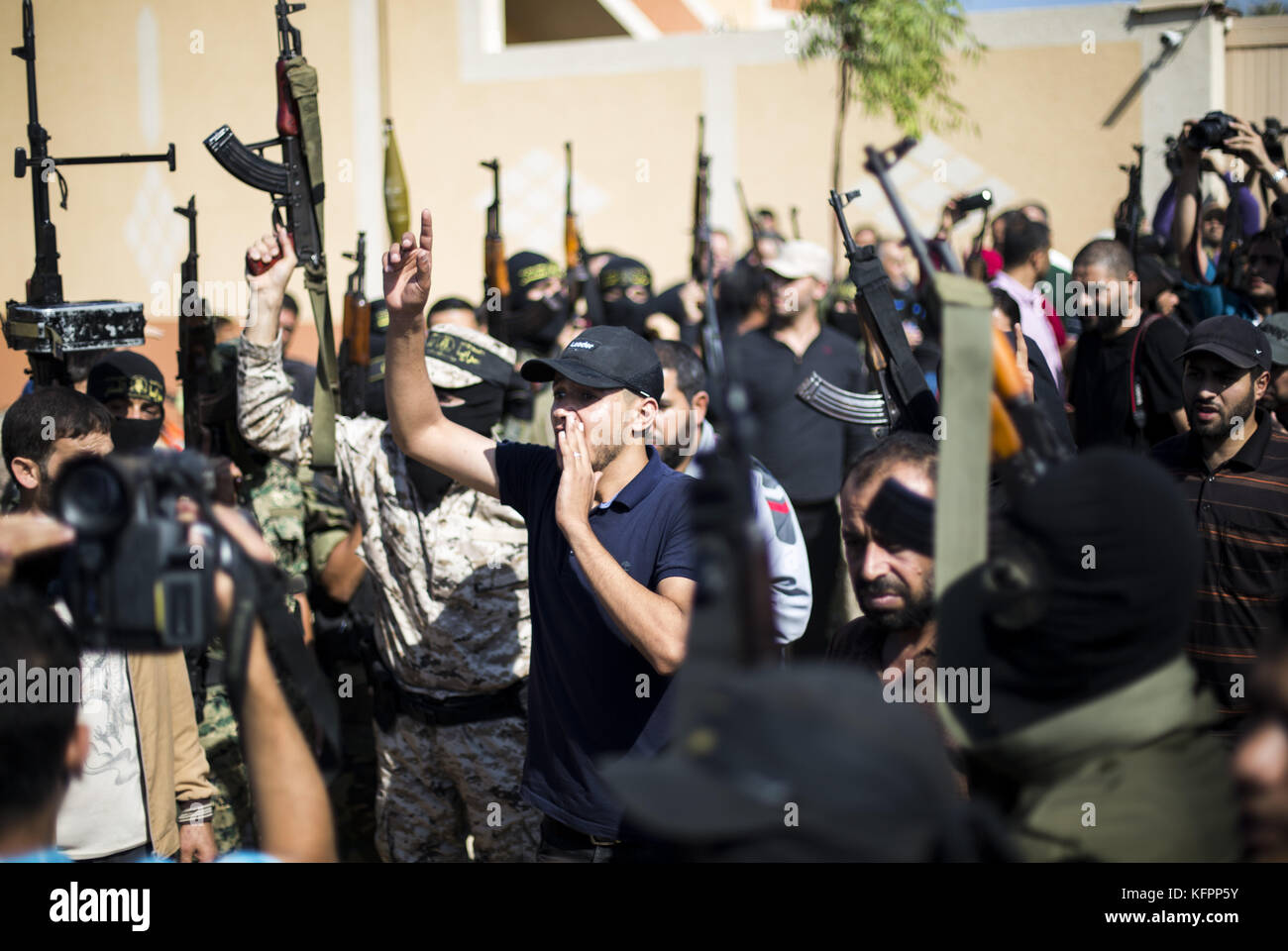 Gaza City, The Gaza Strip, Palestine. 31st Oct, 2017. Fighters of ...