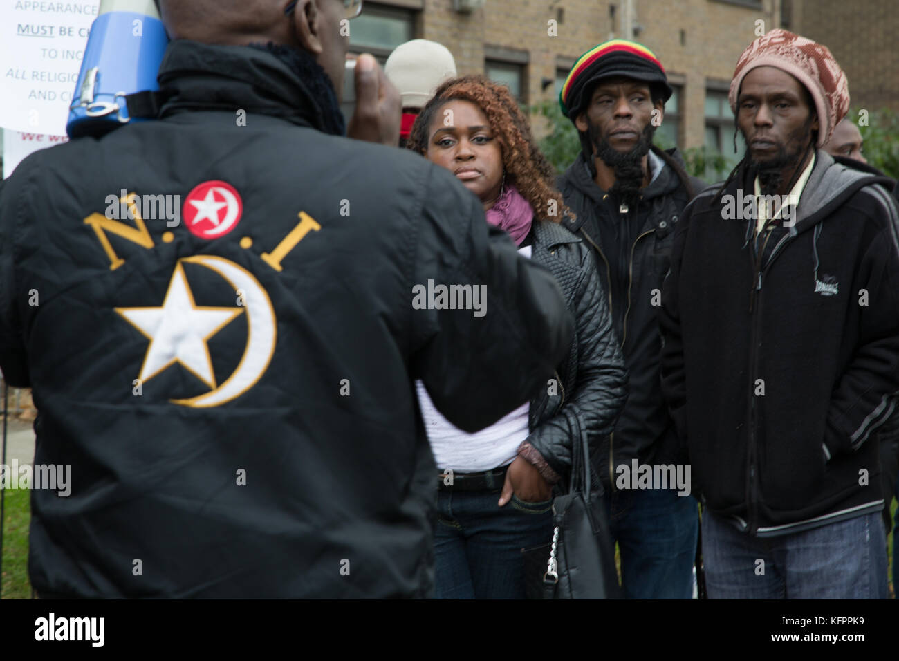 London, UK. 31st Oct, 2017. Protesters listen to Leo Muhammad outside ...
