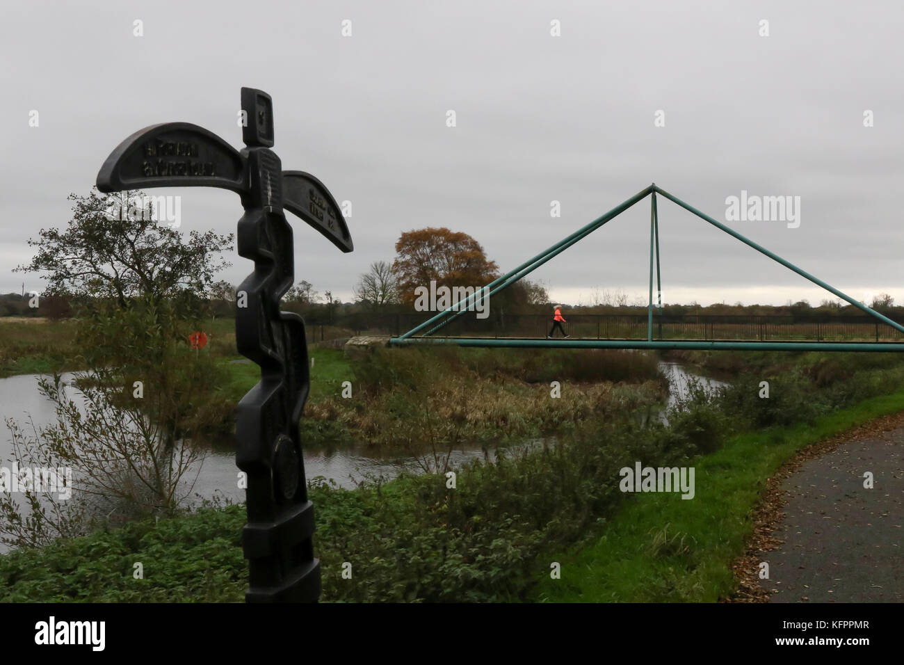 Grey day beside rive hi-res stock photography and images - Alamy