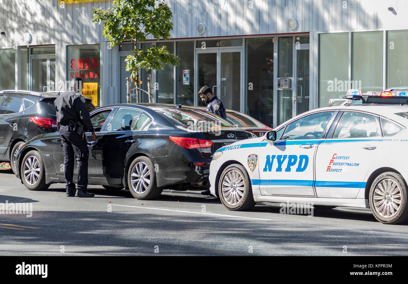 Police car stops usa hi-res stock photography and images - Alamy
